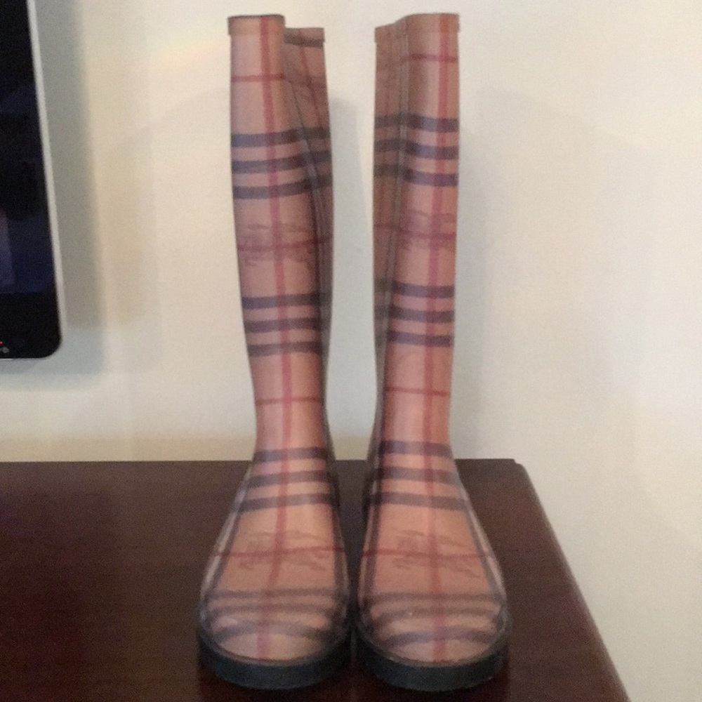 Burberry Rain Boots 100% Authentic - Gem